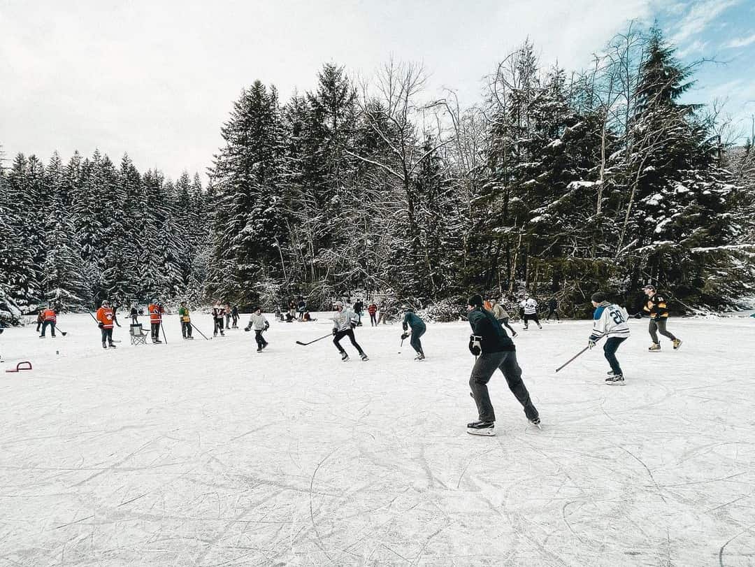 This North Van Lake Has Frozen Over and People Are Playing Hockey